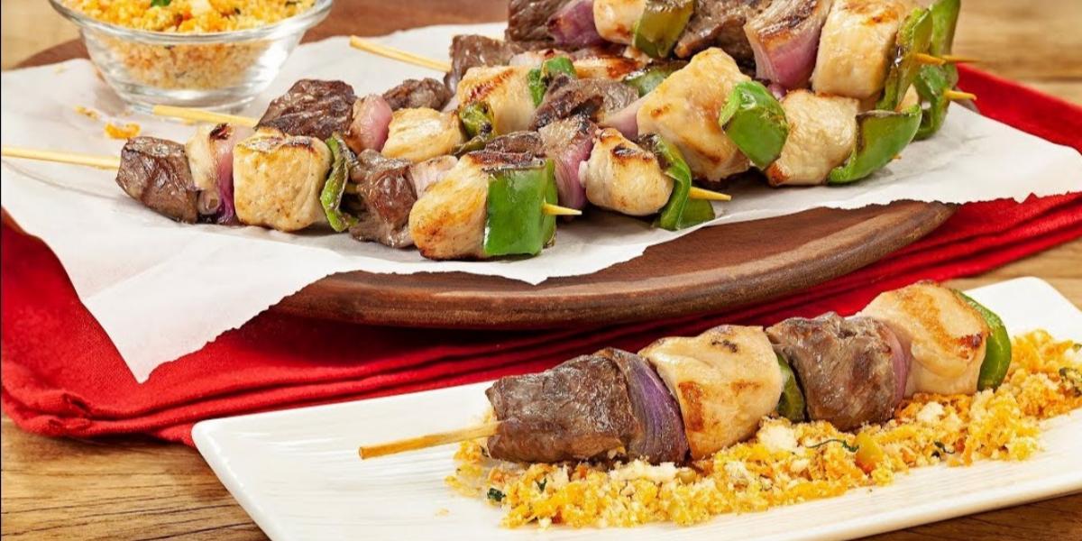 ESPETINHO MISTO DE CARNE E FRANGO